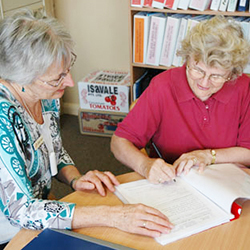 CHCCOM001 Provide first point of contact